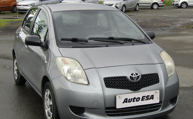 Toyota Yaris 1.0 VVT-i benzín | Autobazar Auto ESA