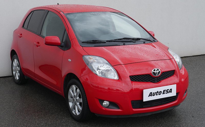 Toyota Yaris 1.0 VVT-i benzín | Autobazar Auto ESA