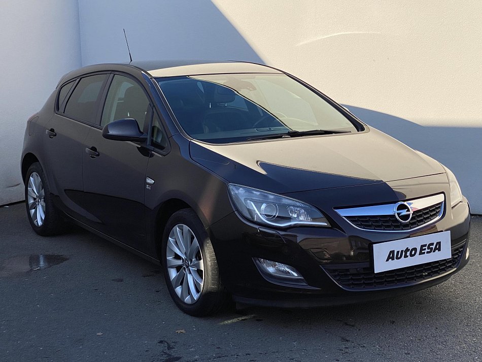 Opel Astra 1.4T benzín | Autobazar AutoESA