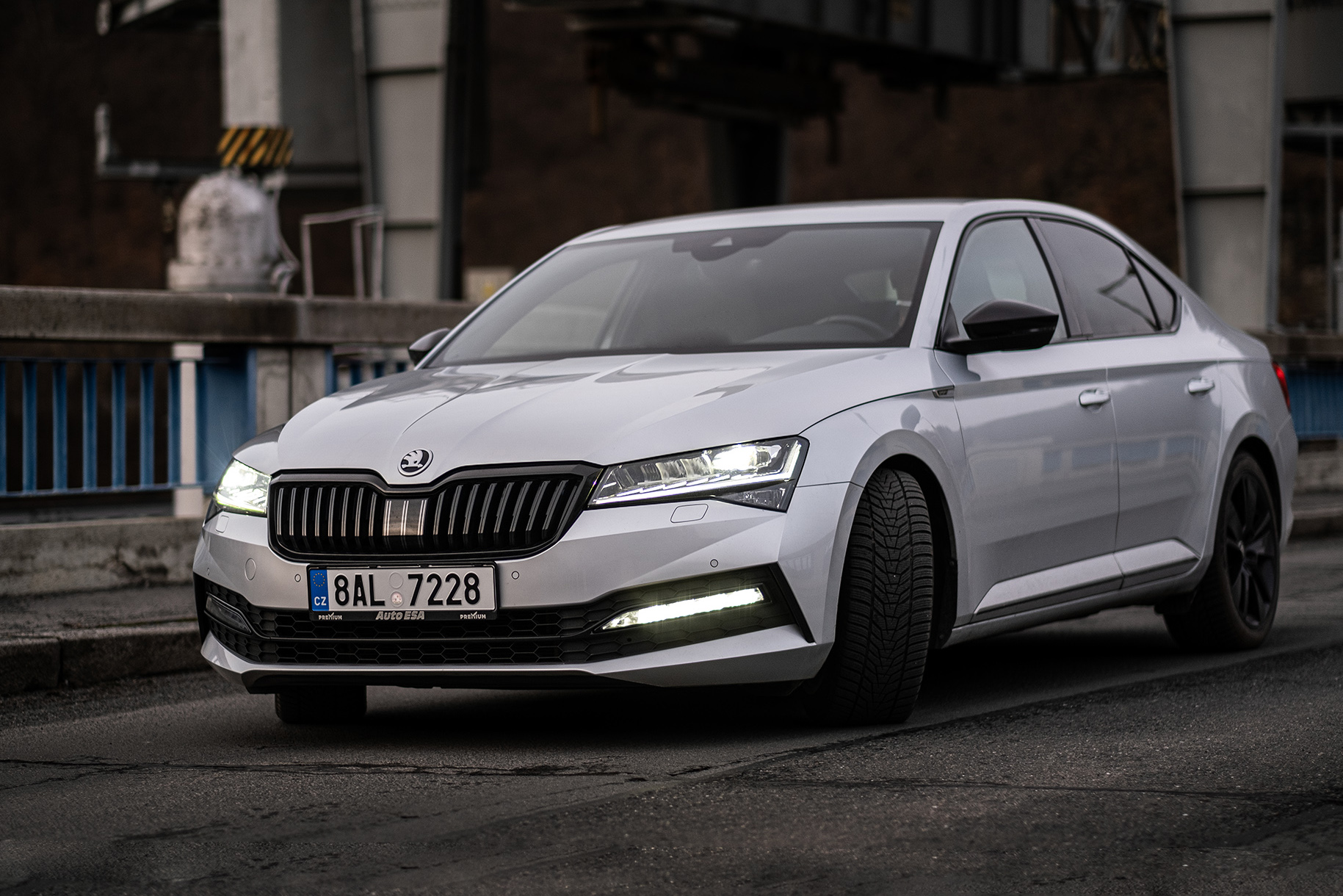 Zánovní Superb III po faceliftu - Zajímavosti Auto ESA